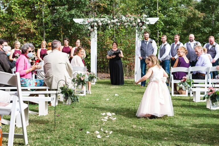 10 Barn Wedding Ideas for a Beautiful Rustic Venue - pleasantunionfarm.com